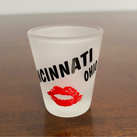 Dining | Vintage Cincinnati Ohio Frosted Red Lips Shot Glass Souvenir ...